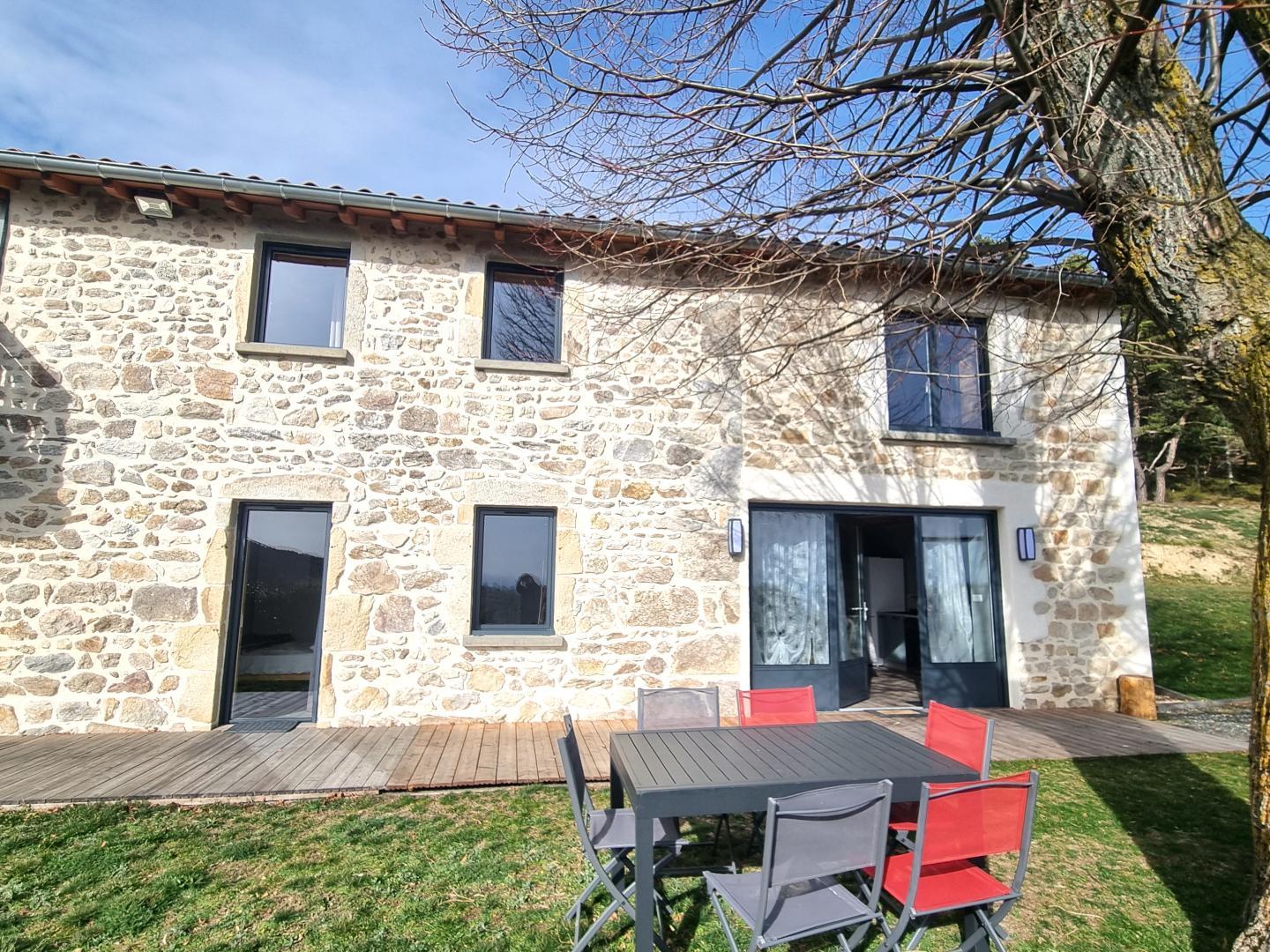 Gîte Le Petit Planchat n°1283 à Saint-bonnet-le-courreau - Gîtes de ...